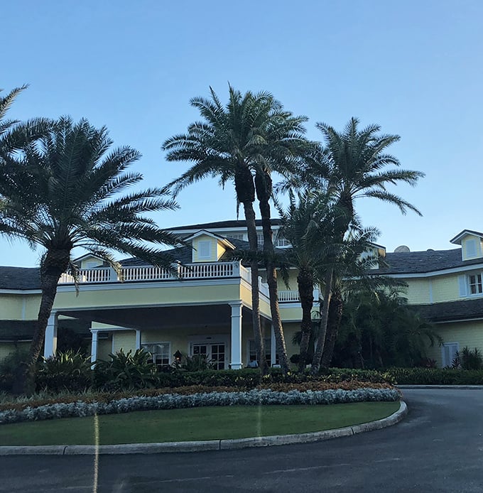 Palm Beach elegance meets serious steakhouse tradition in this stunning oceanside setting.