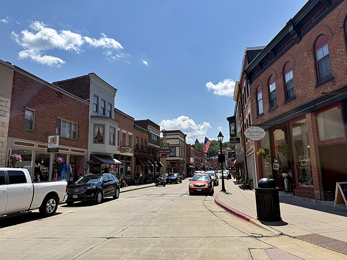 Brick-and-mortar eye candy! Galena's bustling main drag serves up a feast of historic facades where shopping feels like time travel with credit cards.