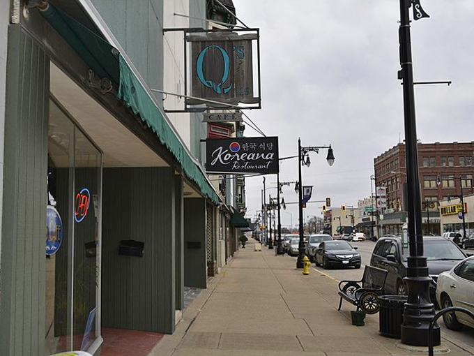 Galesburg's wide main street invites exploration, with historic buildings housing everything from furniture stores to local boutiques.