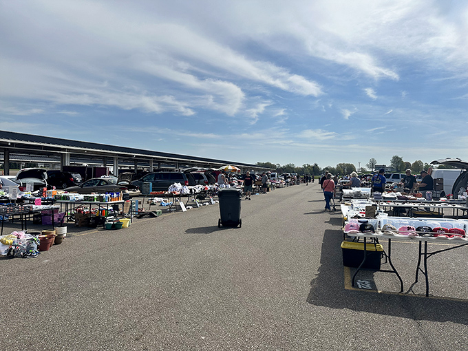 Hartville's spacious outdoor market feels like the Costco of flea markets&mdash;but with character!