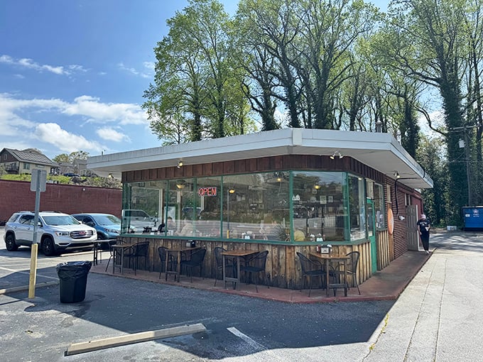 Henry's might look unassuming, but inside those doors is a smoky paradise worth writing home about.