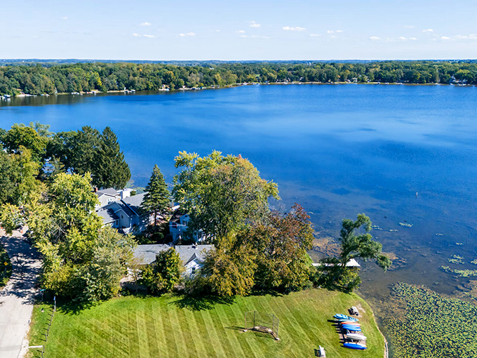 Those mansion-lined shores whisper stories of Chicago's elite who knew a good thing when they saw it.