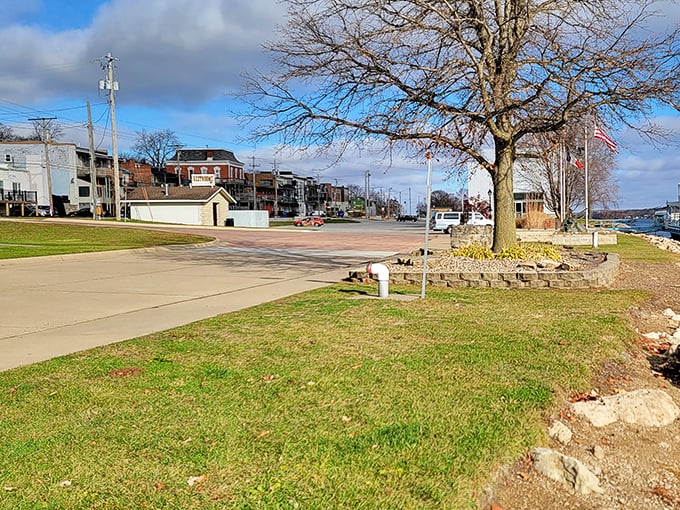 In Le Claire, even the clouds seem to slow down for a better look at this postcard-perfect river town.