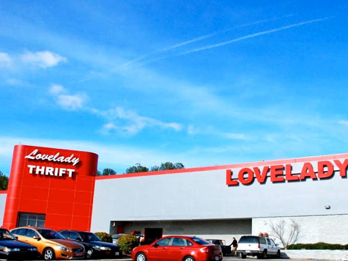 Red buildings have a way of making promises, and this one delivers on every single one.