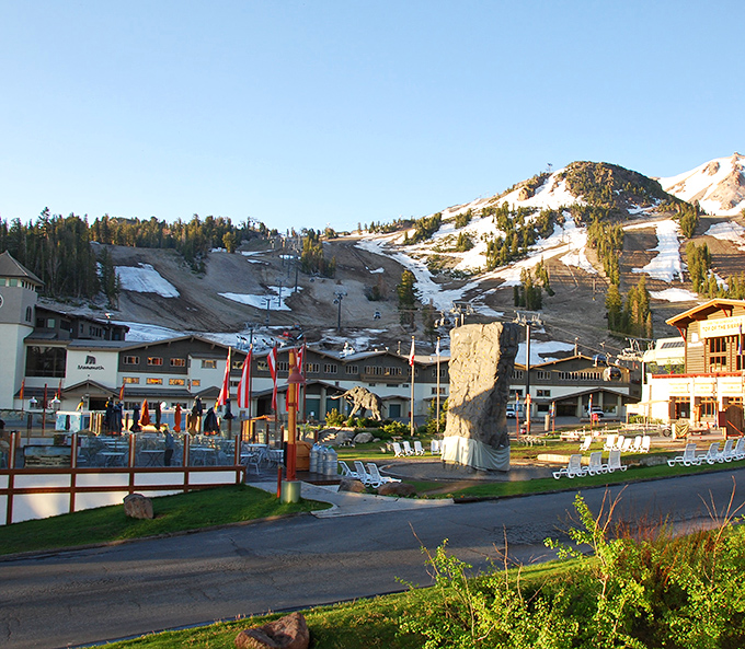 Alpine living at its finest: where ski slopes meet summer hiking trails in perfect harmony.