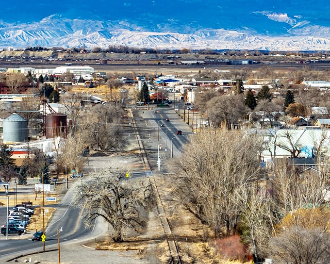Winter transforms Montrose's streets into a peaceful scene from a holiday card. Those mountain views never get old, no matter the season.
