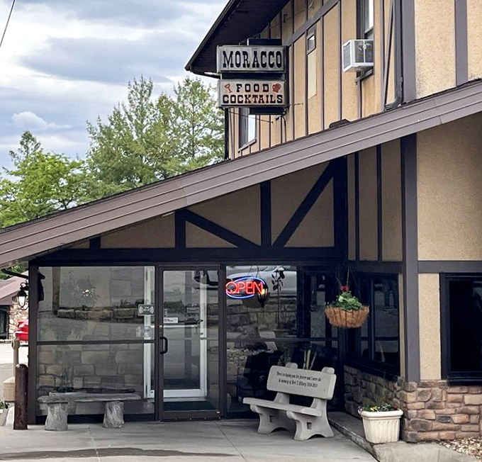 That "Food Cocktails" sign is the Midwest's version of "Open Sesame" – revealing treasures for your taste buds.