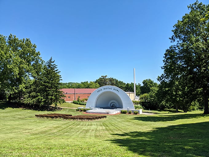 The Fred Maytag Bowl: where free summer concerts fill the air with music sweeter than the price of groceries in Newton! A penny-pincher's paradise under open skies.