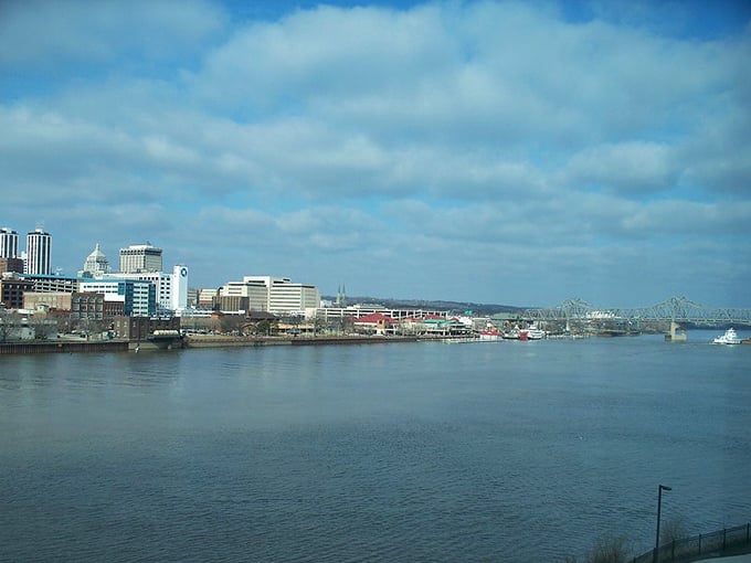 River views without river-view prices! Peoria's skyline flirts with the Illinois River while your bank account stays comfortably full&mdash;unlike those big-city retirement spots.