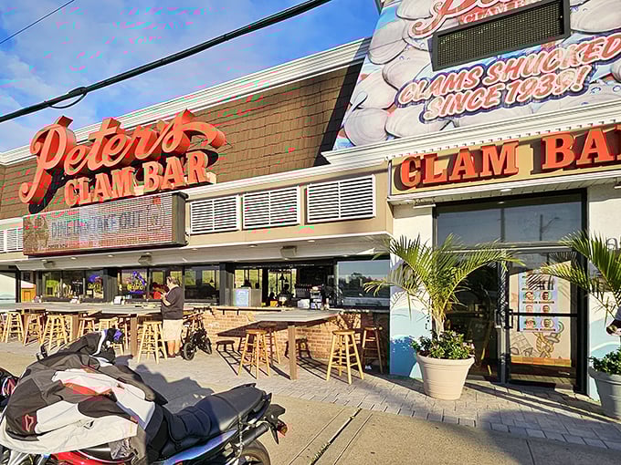 Outdoor dining with ocean breezes - because the best clam strips deserve the perfect seaside soundtrack.