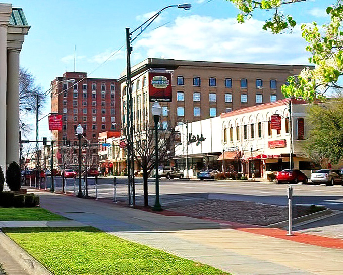These brick beauties have stories to tell&mdash;Richmond's downtown is where history meets affordable living.