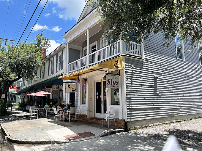 Classic Savannah architecture meets modern comfort in this perfectly preserved slice of culinary history.