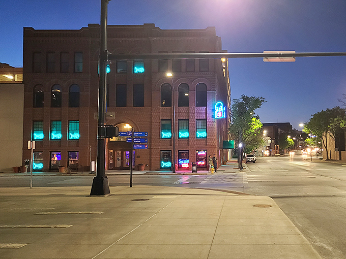 By night, Splash transforms into a glowing seafood sanctuary where Iowa meets the ocean.