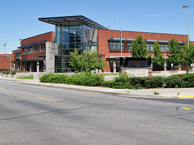 Mountain views come free with every shopping trip - nature's entertainment doesn't charge admission fees here.