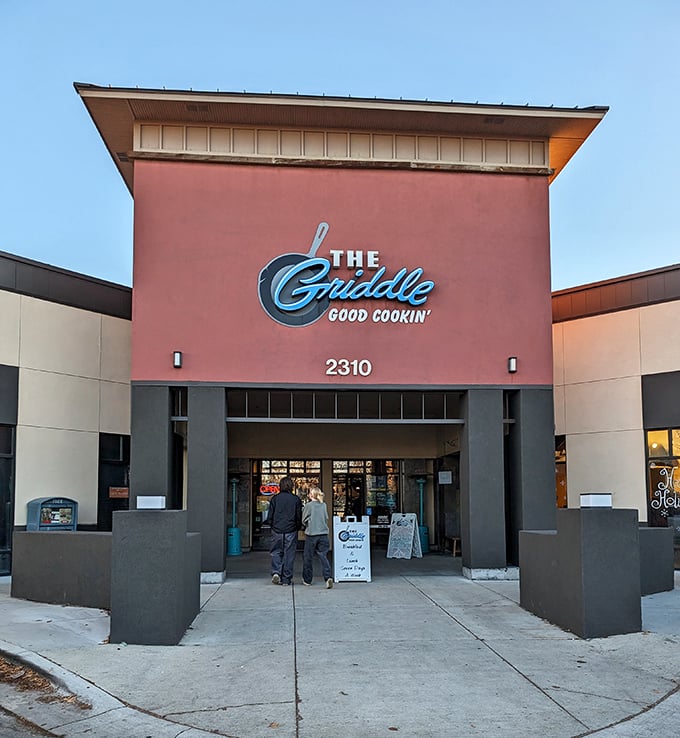 Clean lines and warm lighting create the perfect backdrop for serious breakfast and lunch business. 