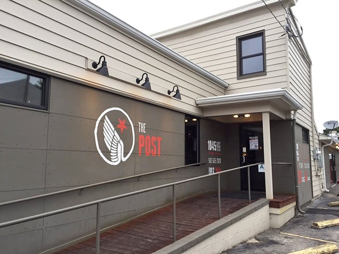 Military-green exterior, wing-inspired logo &ndash; The Post delivers pizza that'll have you standing at attention.