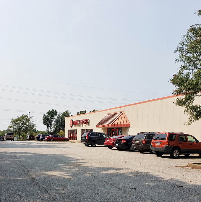 Parked cars tell the story&mdash;savvy shoppers know where to find Davenport's best secondhand deals.