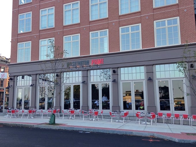 Street-level dining with style - this steakhouse brings sophistication right to Norwalk's bustling sidewalks.