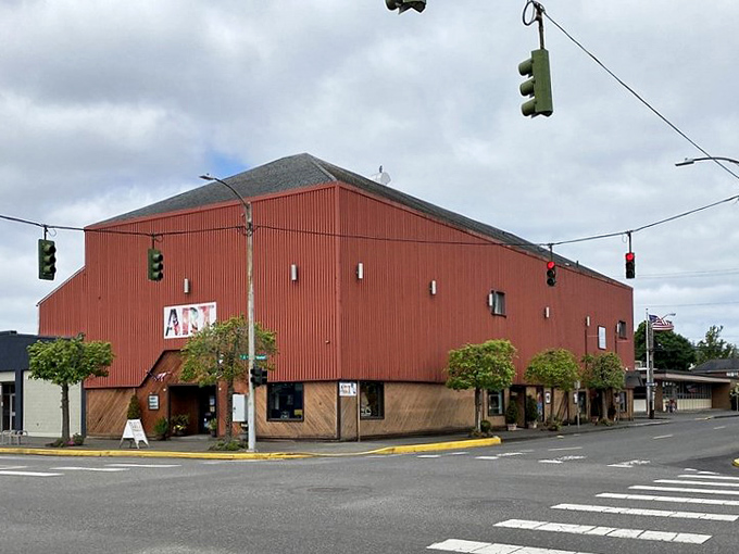 Aberdeen's Art Center brings culture to the coast, because who says small towns can't have sophisticated artistic offerings?