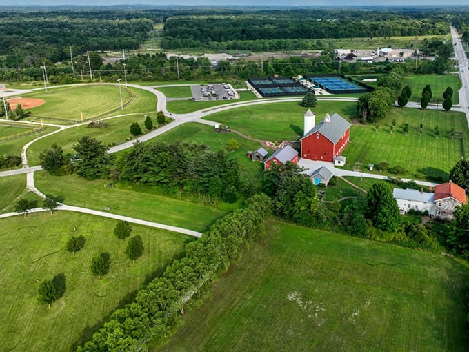 Barlow Farm Park offers that quintessential Ohio panorama&mdash;red barns, green fields, and blue skies conspiring to lower your blood pressure.