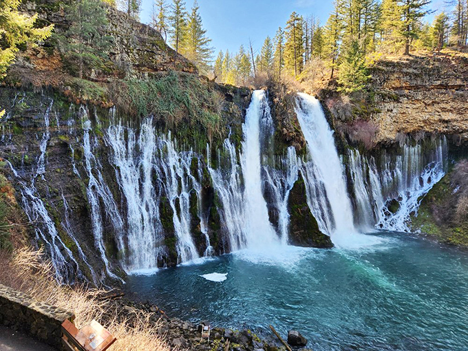 Water doesn't just fall here&mdash;it performs! The falls' unique geological formation creates a curtain of cascading water that seems almost choreographed.
