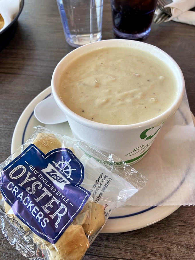 Behold, the legendary chowder that launched a thousand return visits. That little packet of oyster crackers knows it's just along for the ride.