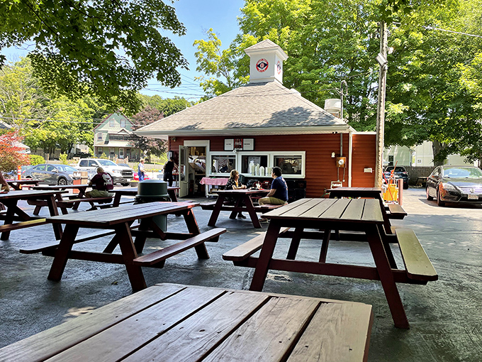 Deary Brothers Mike's Stand serves up waterfront dining where the dress code is gloriously non-existent.