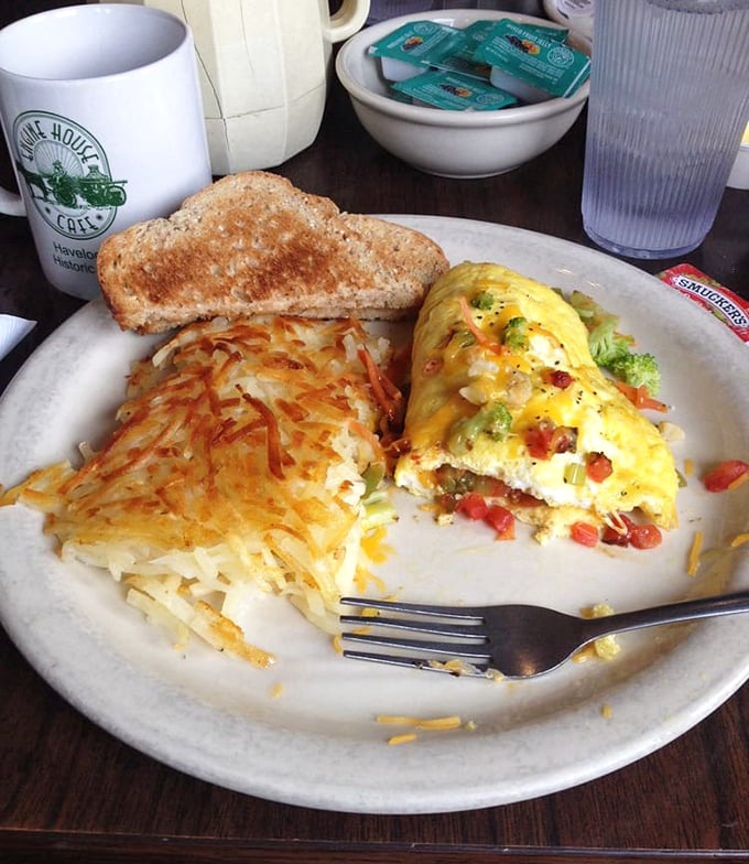Golden, crispy hashbrowns meet a fluffy omelet loaded with vegetables &ndash; breakfast plate geometry at its finest right here.