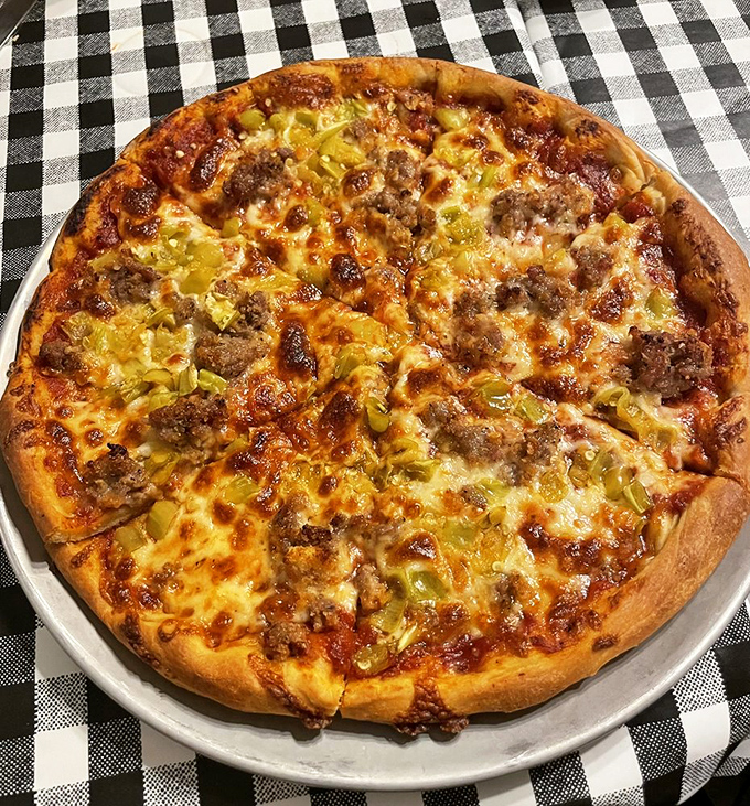 The Mama Santa's Special pizza doesn't need fancy buzzwords &ndash; those perfectly melted cheese pools and savory sausage chunks speak for themselves.