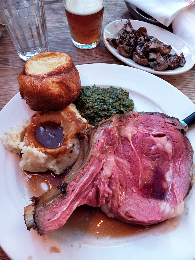 The star of the show: prime rib so perfectly pink it should have its own agent. Served with Yorkshire pudding that defies gravity.