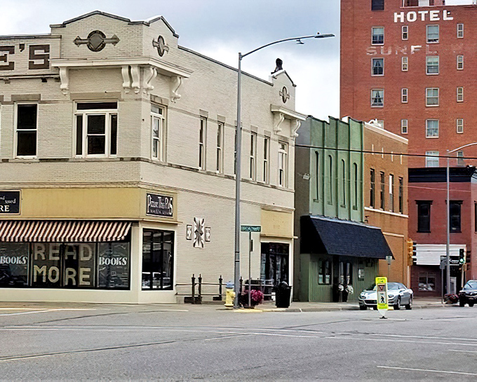 Bookstores where you can actually browse without feeling rushed? That "Read More Books" sign isn't just decoration&mdash;it's the town motto for leisurely afternoons.