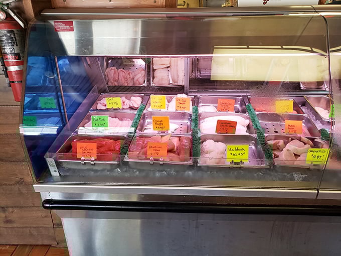 Fresh seafood displayed with unpretentious pride&mdash;this glass case doesn't need fancy garnishes when the star ingredients speak so eloquently for themselves.