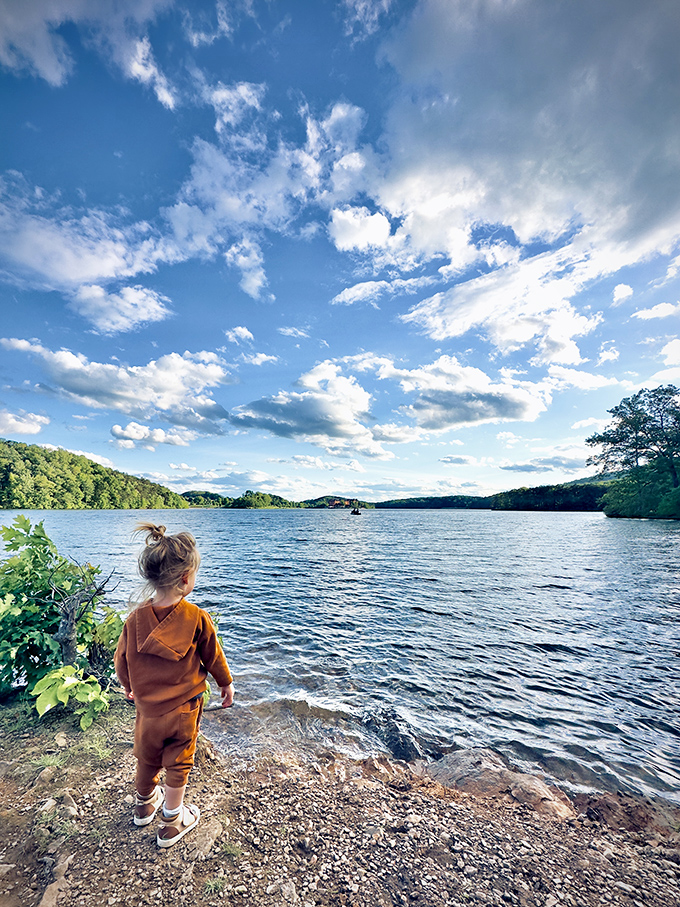Childhood wonder meets nature's majesty at Lake Habeeb's shore. Some views are so perfect they make even the most screen-addicted kids pause in awe.