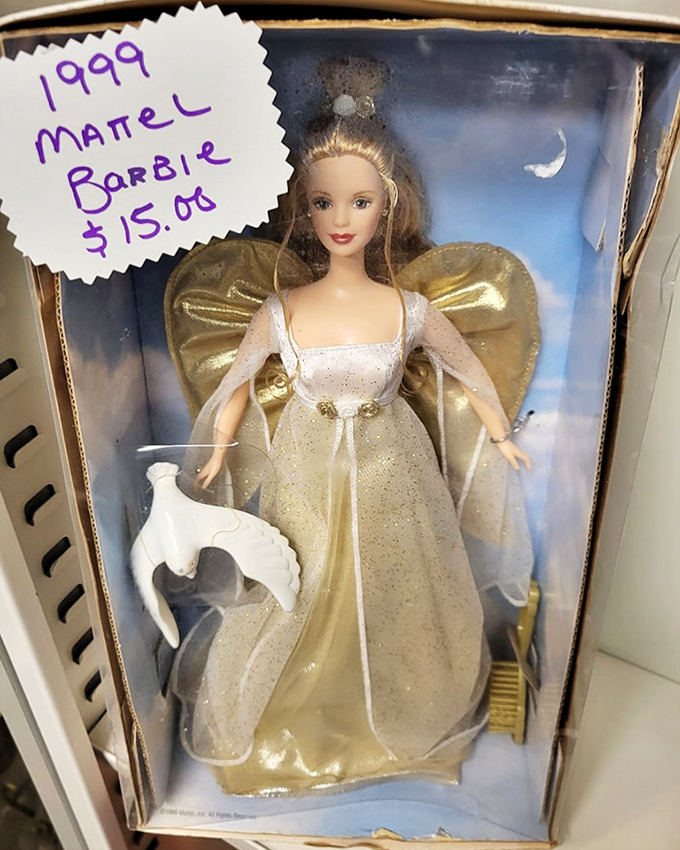 Nostalgia in mint condition! This 1999 Mattel Barbie proves that some treasures appreciate with age, unlike my attempts at home haircuts.