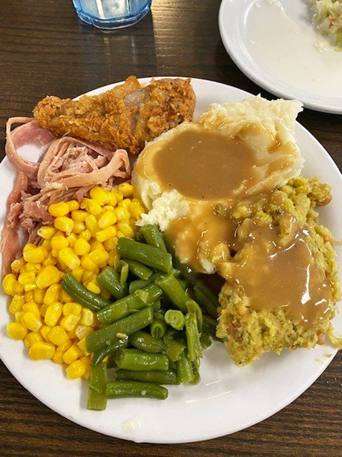 A plate that answers the eternal question: "Why choose one comfort food when you can have them all?" Pure Midwest philosophy on display.