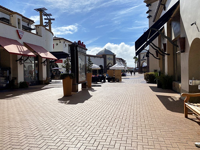 Wide, inviting pathways between stores ensure you'll never feel the claustrophobia typical of indoor malls&mdash;just the panic of too many good deals.