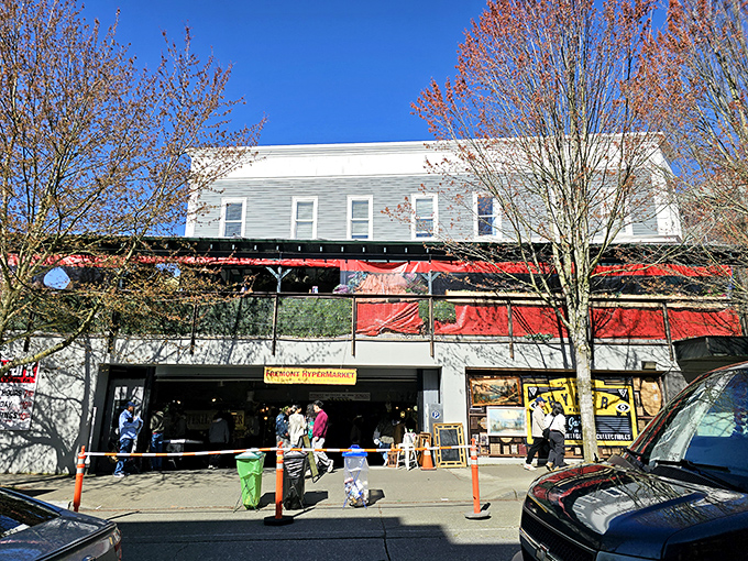 This building houses year-round indoor vendors when Seattle's famous rain makes an appearance. Like a speakeasy for secondhand treasures, just follow the crowd inside.