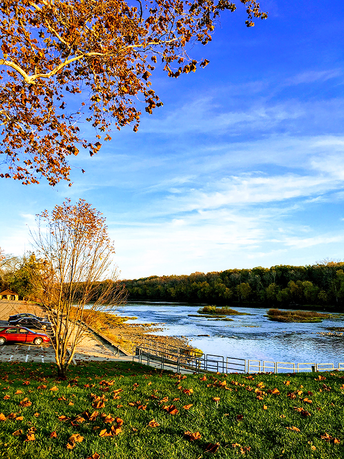 Those rocky shores and green islands look like something from a fantasy novel, minus the dragons and with significantly better parking.