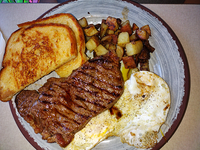 This legendary steak and eggs plate explains why locals make those "best in state" claims &ndash; perfectly seasoned meat alongside golden-yolked eggs.