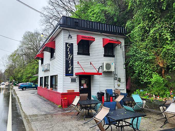 Outdoor seating lets you savor both Kentucky's fresh air and their legendary morning meals.