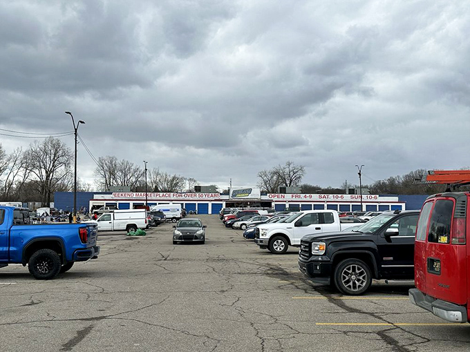 Dixieland has weathered Michigan's economic ups and downs for decades. Its packed parking lot tells you everything about its popularity!