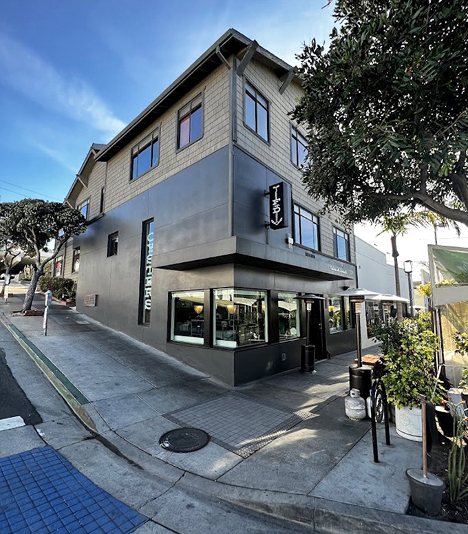 Clean lines and serious seafood intentions - this is where East Coast meets West Coast in perfect harmony.