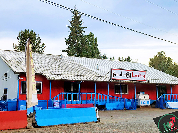 Red and blue buildings announce serious business: turning pocket change into shopping victories.