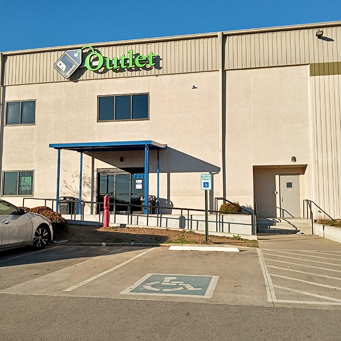 The industrial warehouse vibe here means serious square footage for your treasure hunting pleasure.