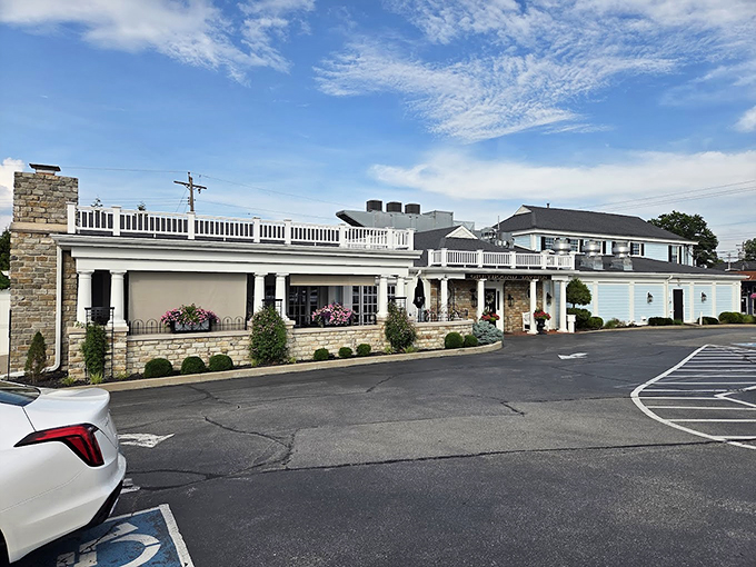 The Greyhound Tavern's pristine white exterior promises a refined chicken experience. Like chicken dressed in its Sunday best.