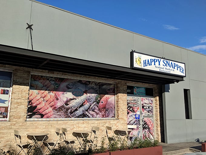 Happy Snapper's storefront might be simple, but what's happening in those pots is anything but. Seafood magic awaits!