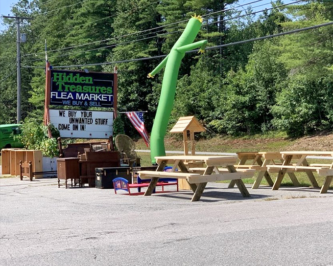Look for the giant green wiggle man! He's not just dancing with excitement&mdash;he's signaling the location of hidden treasures within.