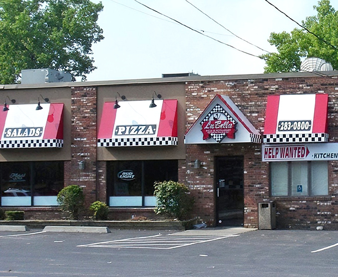 Labella's checkered charm promises pizza as classic as a '57 Chevy and twice as satisfying.