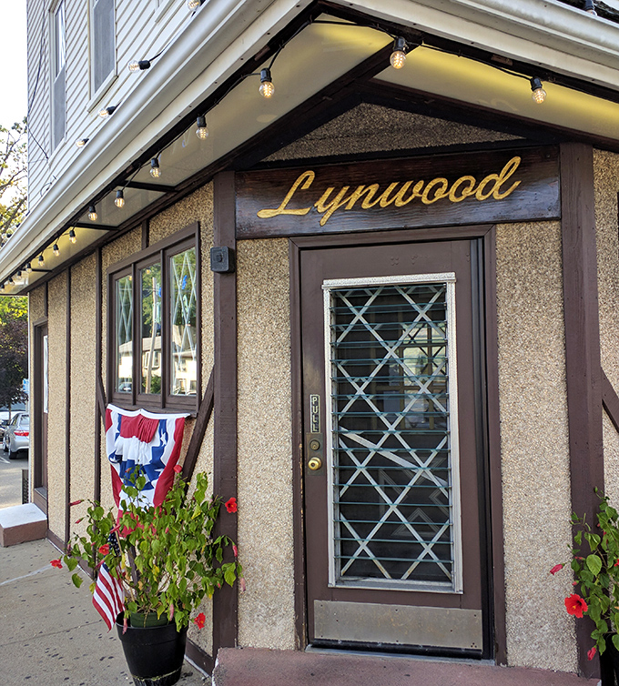 Lynwood Cafe's charming facade hints at the neighborhood treasure that awaits hungry pizza pilgrims within.