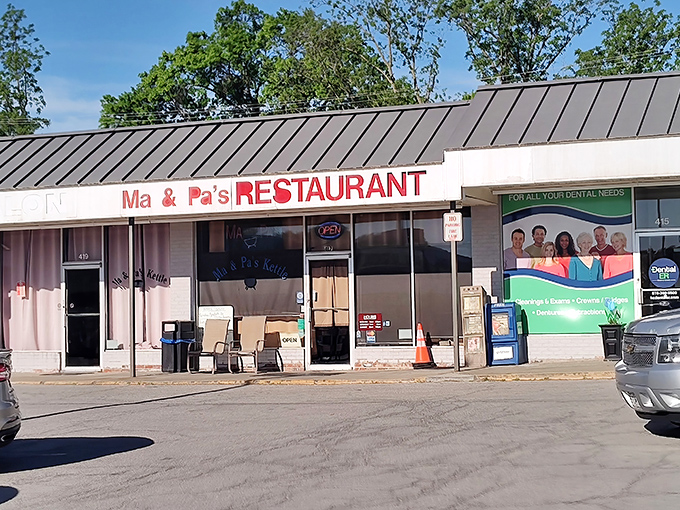 Ma & Pa's modest storefront hides flavor bombs inside&mdash;like finding out your quiet neighbor used to tour with The Rolling Stones.